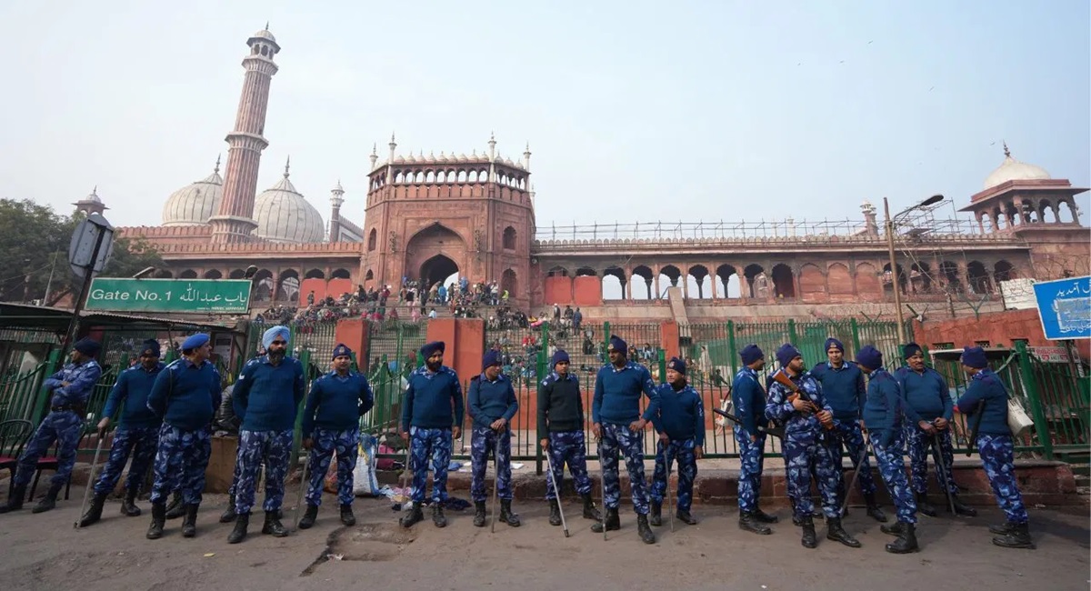 11 DCPs in 11 zones 8000 policemen Delhi converted into fort